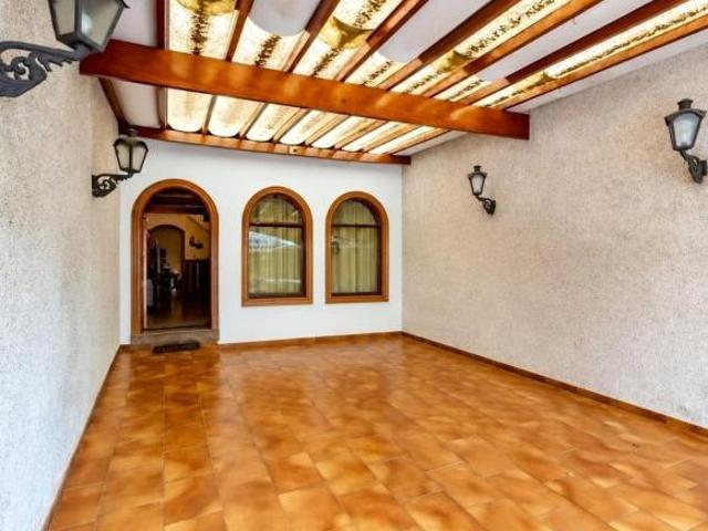 Casa para venda em Moema com 3 dormitórios, sendo 1 suíte, 2 vagas, 150m²