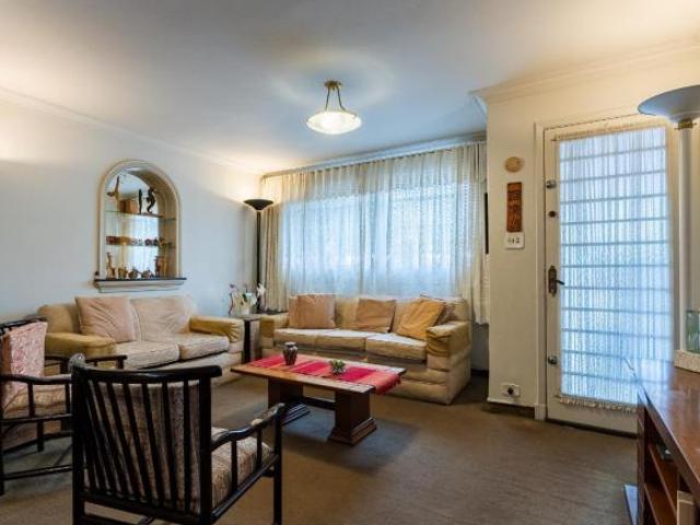 Casa para venda em Moema com 3 quartos, sendo 1 suíte, 100m²