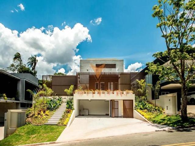 Casa para venda em Moinho Velho de 10.00m² com 4 Quartos, 4 Suites e 4 Garagens