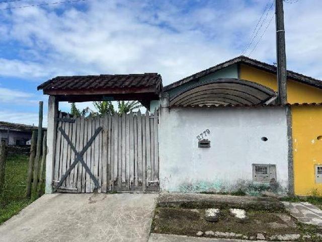 Casa para venda em Mongaguá de 126.00m² com 2 Quartos e 2 Garagens