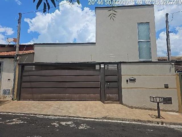 Casa para venda em Centro de 224.00m² com 3 Quartos
