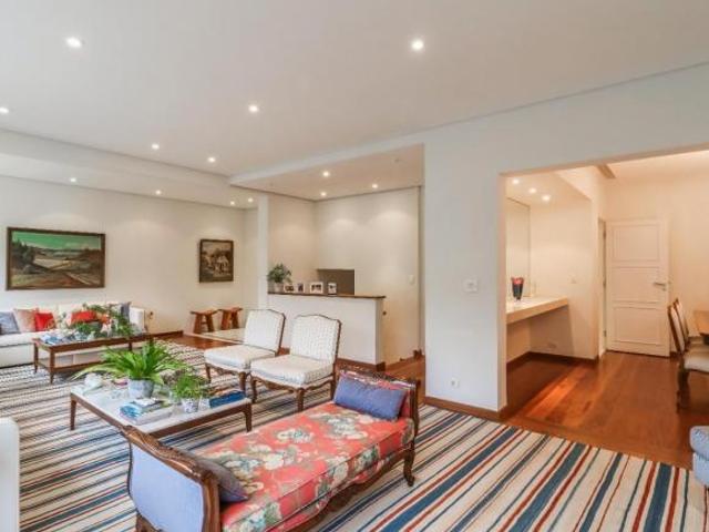 Casa para venda em Morumbi de 550.00m² com 3 Quartos, 3 Suites e 4 Garagens