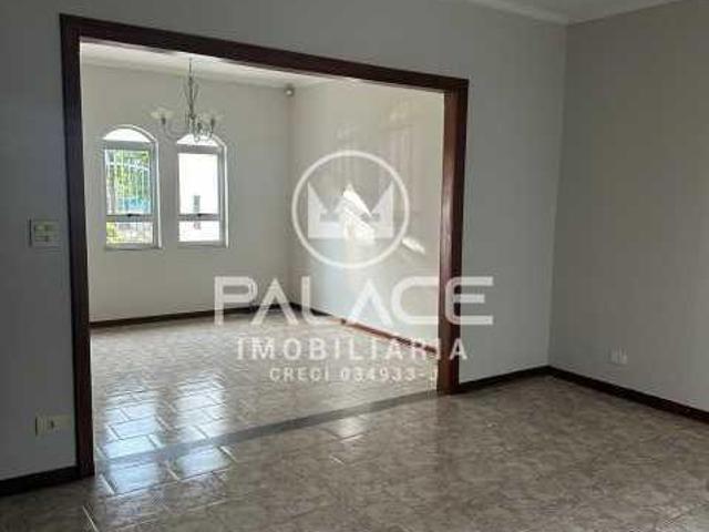 Casa para venda em Morumbi de 175.00m² com 1 Quarto, 2 Suites e 3 Garagens
