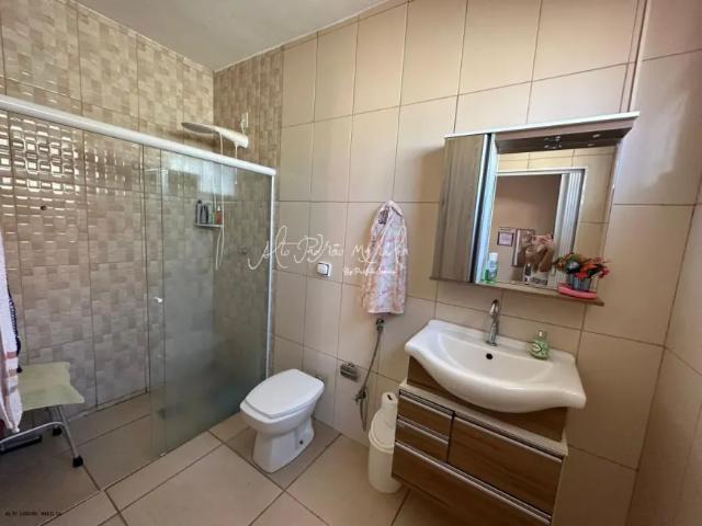 Casa para Venda em Marília, Jardim Continental, 3 dormitórios, 1 suíte, 2 banheiros, 2 vagas
