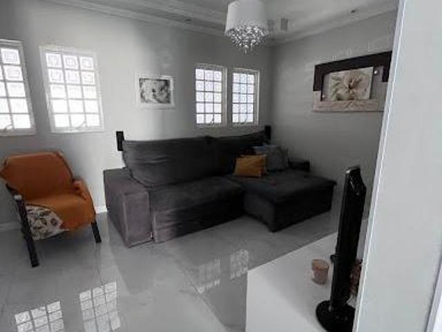 Casa para venda em Medeiros de 140.00m² com 3 Quartos, 1 Suite e 2 Garagens