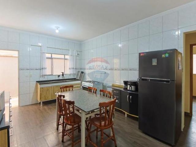 Casa para venda em Medeiros de 188.00m² com 6 Quartos e 3 Garagens