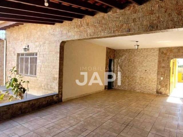 Casa para venda em Medeiros de 212.00m² com 3 Quartos, 2 Suites e 4 Garagens