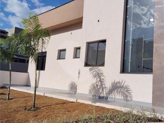 Casa para venda em Medeiros de 236.00m² com 3 Quartos, 2 Suites e 2 Garagens