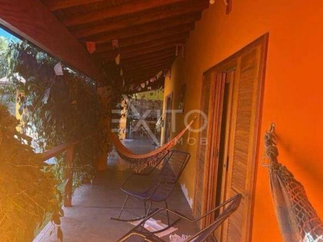 Casa para venda em Medeiros de 365.00m² com 3 Quartos, 1 Suite e 6 Garagens