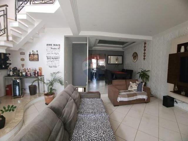Casa para venda em Nova Arujá de 164.50m² com 5 Quartos, 1 Suite e 5 Garagens