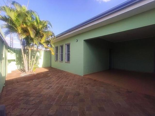 Casa para venda em Nova Ribeirânia com 3 quartos, sendo 1 suíte, 172m²