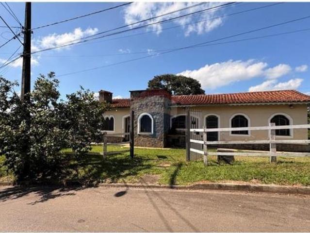 Casa para venda em Nova Suiça de 180.45m² com 3 Quartos, 1 Suite e 5 Garagens