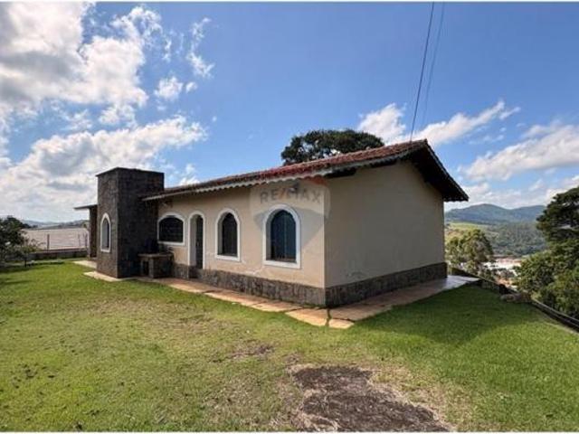 Casa para venda em Nova Suiça de 180.45m² com 3 Quartos, 1 Suite e 5 Garagens