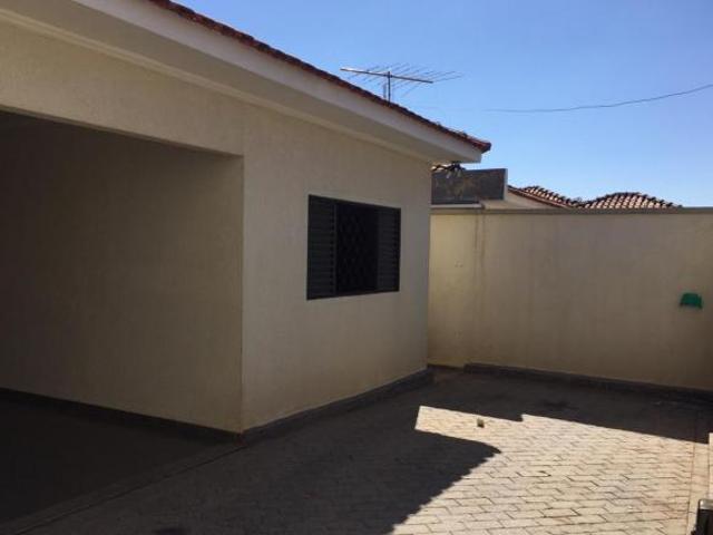 Casa para venda em Novo Jardim Stábile de 185.00m² com 3 Quartos, 1 Suite e 4 Garagens