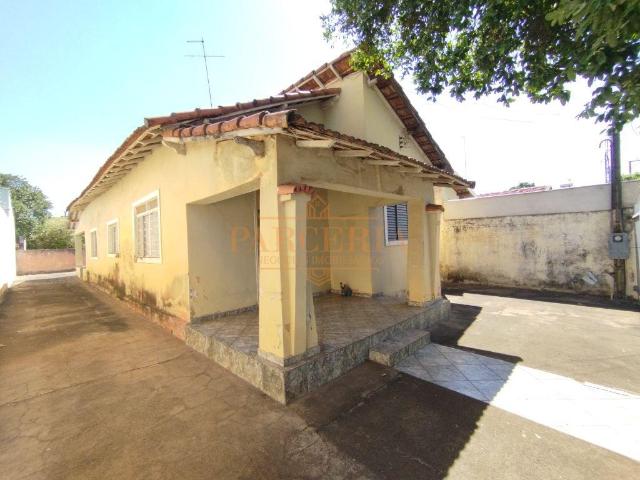 Casa para venda em Novo Paraíso em Araçatuba São Paulo de 103.00m² com 3 Quartos e 4 Garagens
