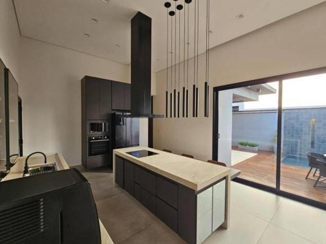 Casa para venda em Núcleo Agrícola Alpha de 220.00m² com 3 Quartos, 3 Suites e 4 Garagens