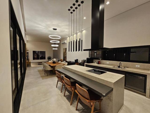 Casa para venda em Núcleo Agrícola Alpha em Franca São Paulo de 220.00m² com 3 Quartos, 3 Suítes e 4 Garagens