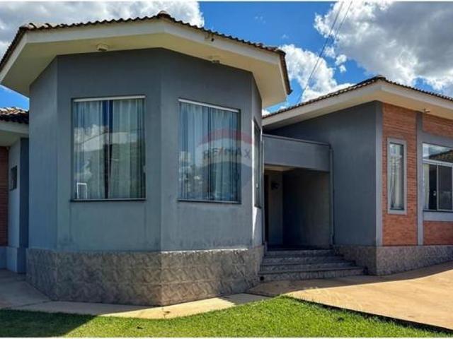 Casa para venda em São Manuel de 323.00m² com 3 Quartos, 1 Suite e 4 Garagens