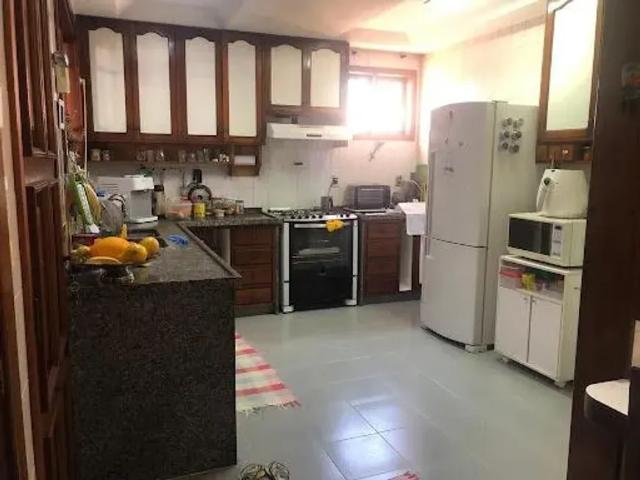 Casa para Venda em São Gonçalo, Centro, 5 dormitórios, 2 suítes, 6 banheiros, 8 vagas
