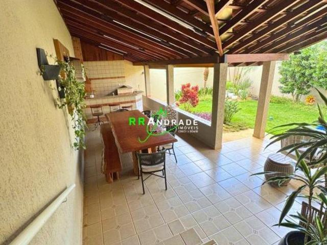 Casa para venda em São José de 250.00m² com 3 Quartos, 1 Suite e 2 Garagens