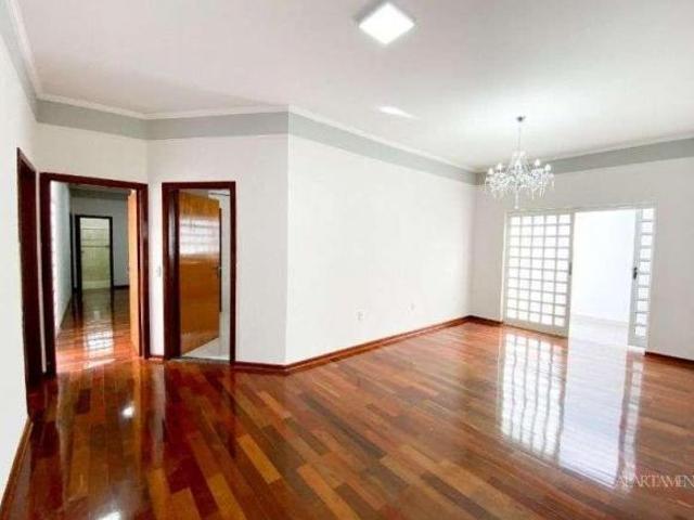 Casa para venda em São José de 260.00m² com 4 Quartos, 2 Suites e 4 Garagens