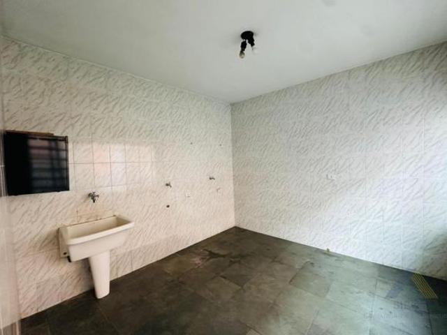 Casa para Venda em Salto, Centro, 2 dormitórios, 1 suíte, 2 banheiros, 1 vaga