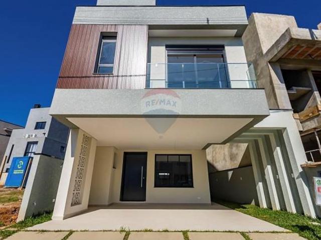 Casa para venda em Santa Cândida de 212.00m² com 3 Quartos, 3 Suites e 2 Garagens