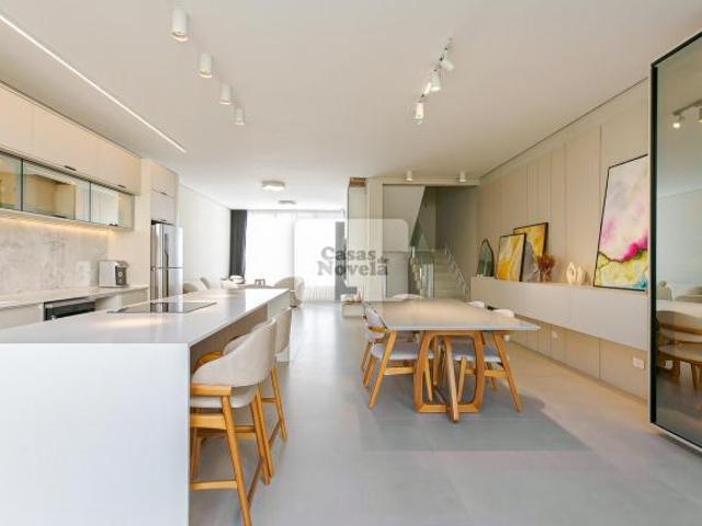 Casa para venda em Santa Cândida de 263.00m² com 3 Quartos, 3 Suites e 4 Garagens