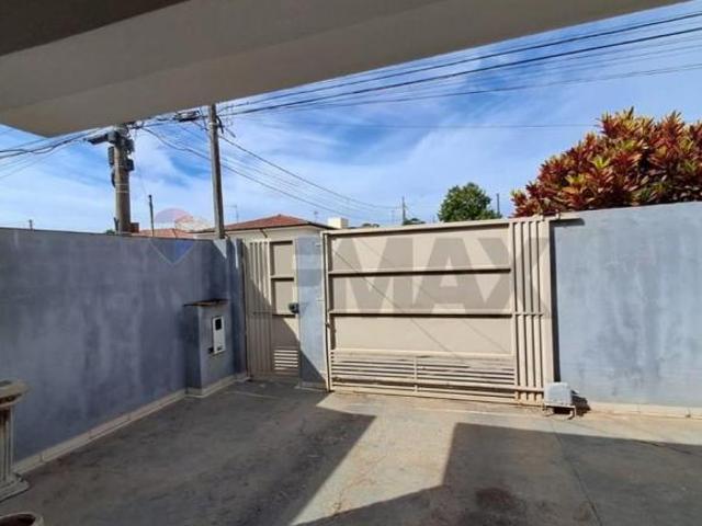 Casa para venda em Santa Cruz de 158.00m² com 3 Quartos, 1 Suite e 2 Garagens