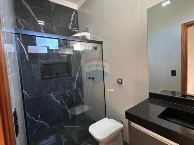 Casa para venda em Santa Cruz de 185.00m² com 3 Quartos, 3 Suites e 2 Garagens