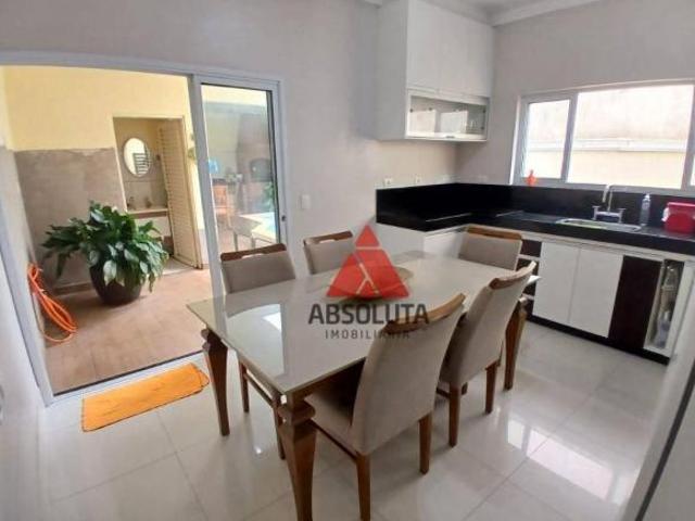 Casa para venda em Santa Cruz de 186.00m² com 3 Quartos, 1 Suite e 2 Garagens
