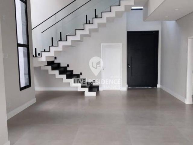 Casa para venda em Santa Cruz de 228.00m² com 3 Quartos, 3 Suites e 4 Garagens