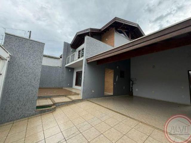 Casa para venda em Santa Cruz de 238.00m² com 3 Quartos, 1 Suite e 4 Garagens