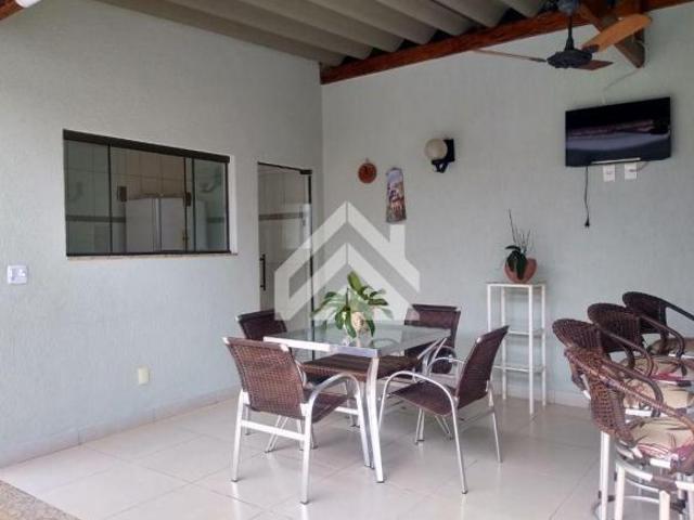 Casa para venda em Santa Cruz de 296.00m² com 3 Quartos, 1 Suite e 3 Garagens