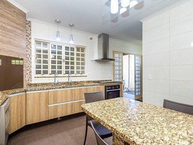 Casa para venda em Santa Felicidade de 266.00m² com 4 Quartos, 1 Suite e 6 Garagens