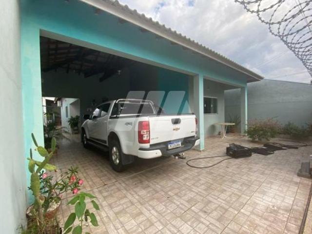 Casa para venda em Santa Mônica de 155.00m² com 3 Quartos, 1 Suite e 2 Garagens
