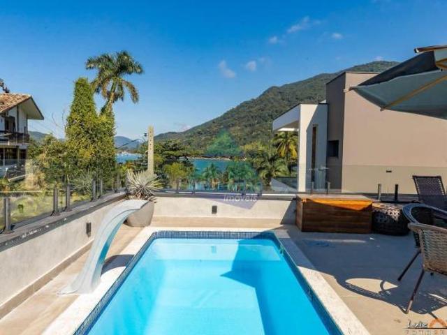 Casa para venda em Santa Rita de 410.00m² com 4 Quartos, 4 Suites e 5 Garagens