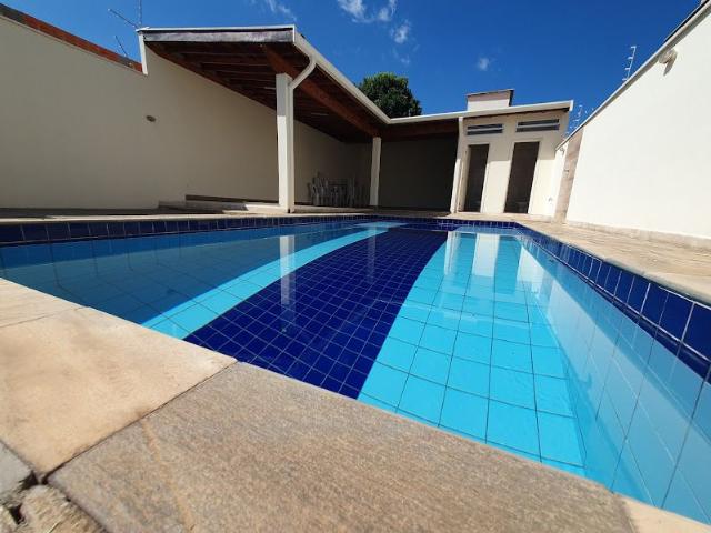 Casa para venda em Santa Terezinha em Piracicaba São Paulo de 72.00m² com 1 Quarto e 4 Garagens