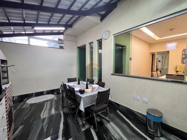 Casa para venda em Sao Cristovao de 225.00m² com 3 Quartos, 1 Suite e 4 Garagens