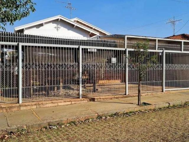 Casa para venda em Sao Jose de 229.00m² com 3 Quartos, 1 Suite e 2 Garagens