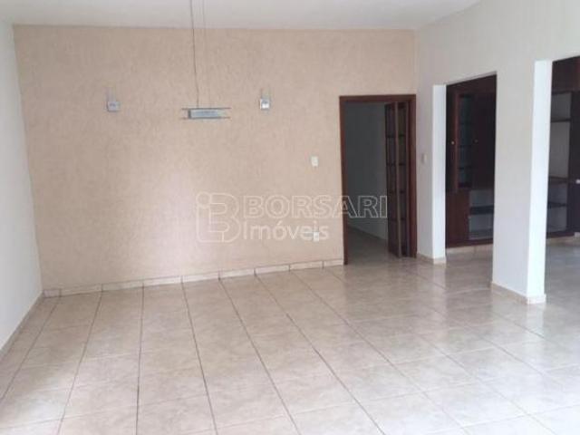 Casa para venda em Sao Jose de 419.00m² com 4 Quartos, 3 Suites e 6 Garagens