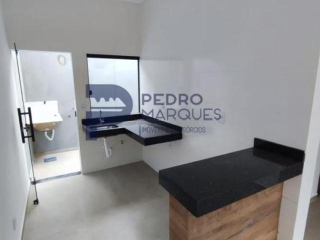 Casa para Venda em Sete Lagoas, Brasília, 2 dormitórios, 1 banheiro, 2 vagas