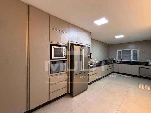 Casa para venda em Segismundo Pereira, Uberlândia