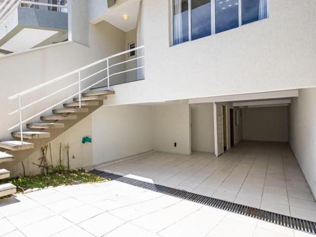 Casa para venda em Seminário de 213.00m² com 3 Quartos, 1 Suite e 4 Garagens