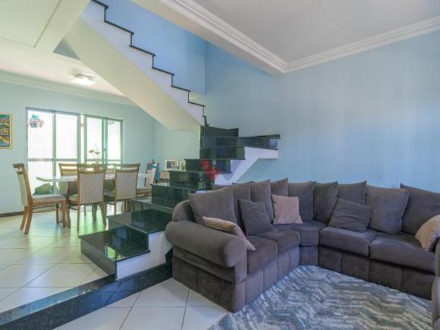 Casa para venda em Sítio Cercado de 331.00m² com 4 Quartos, 1 Suite e 2 Garagens