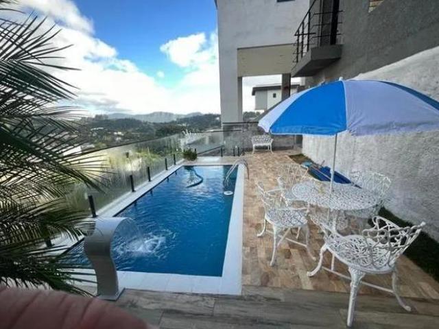 Casa para venda em Suru de 200.00m² com 3 Quartos, 3 Suites e 2 Garagens