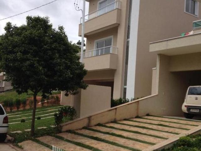 Casa para venda em Suru de 222.00m² com 3 Quartos, 3 Suites e 4 Garagens
