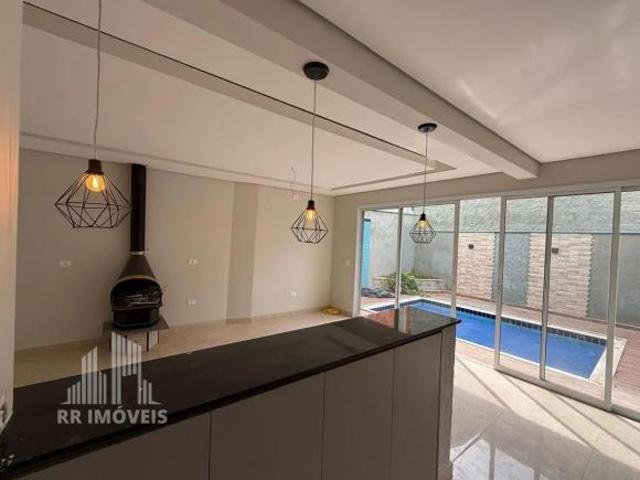 Casa para venda em Suru de 260.00m² com 4 Quartos, 2 Suites e 4 Garagens