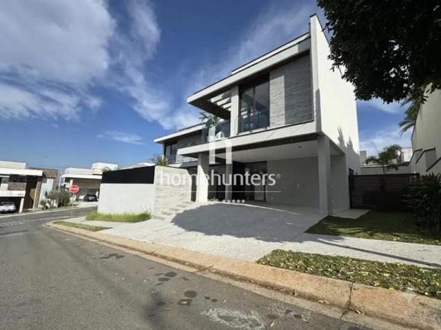 Casa para venda em Swiss Park de 297.00m² com 4 Quartos, 4 Suites e 4 Garagens