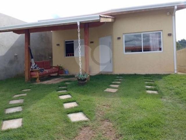 Casa para venda em Portão de 130.00m² com 3 Quartos, 1 Suite e 4 Garagens